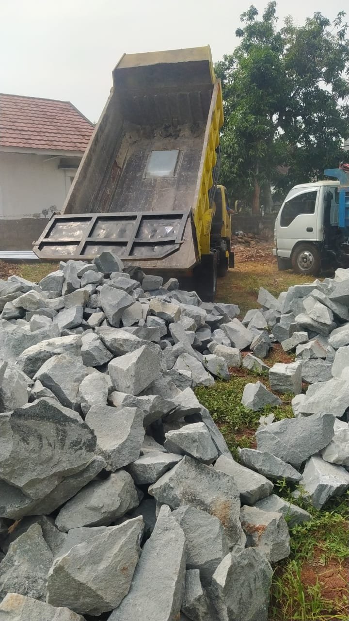 Supplier Batu Kali Pondasi | Gratis Ongkir & Bongkar Muat